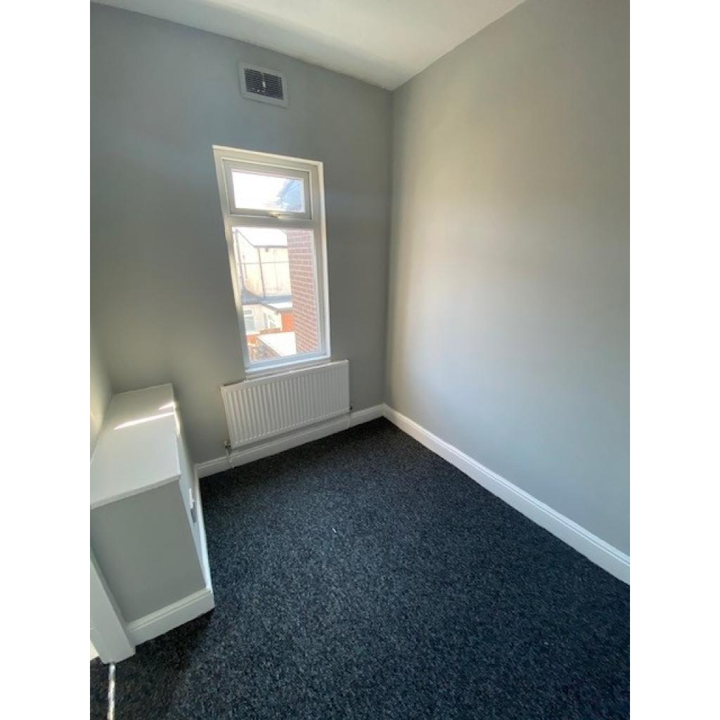 Hallgarth Terrace, Ferryhill, DL17 8HZ - rental yield 9% (Full details)